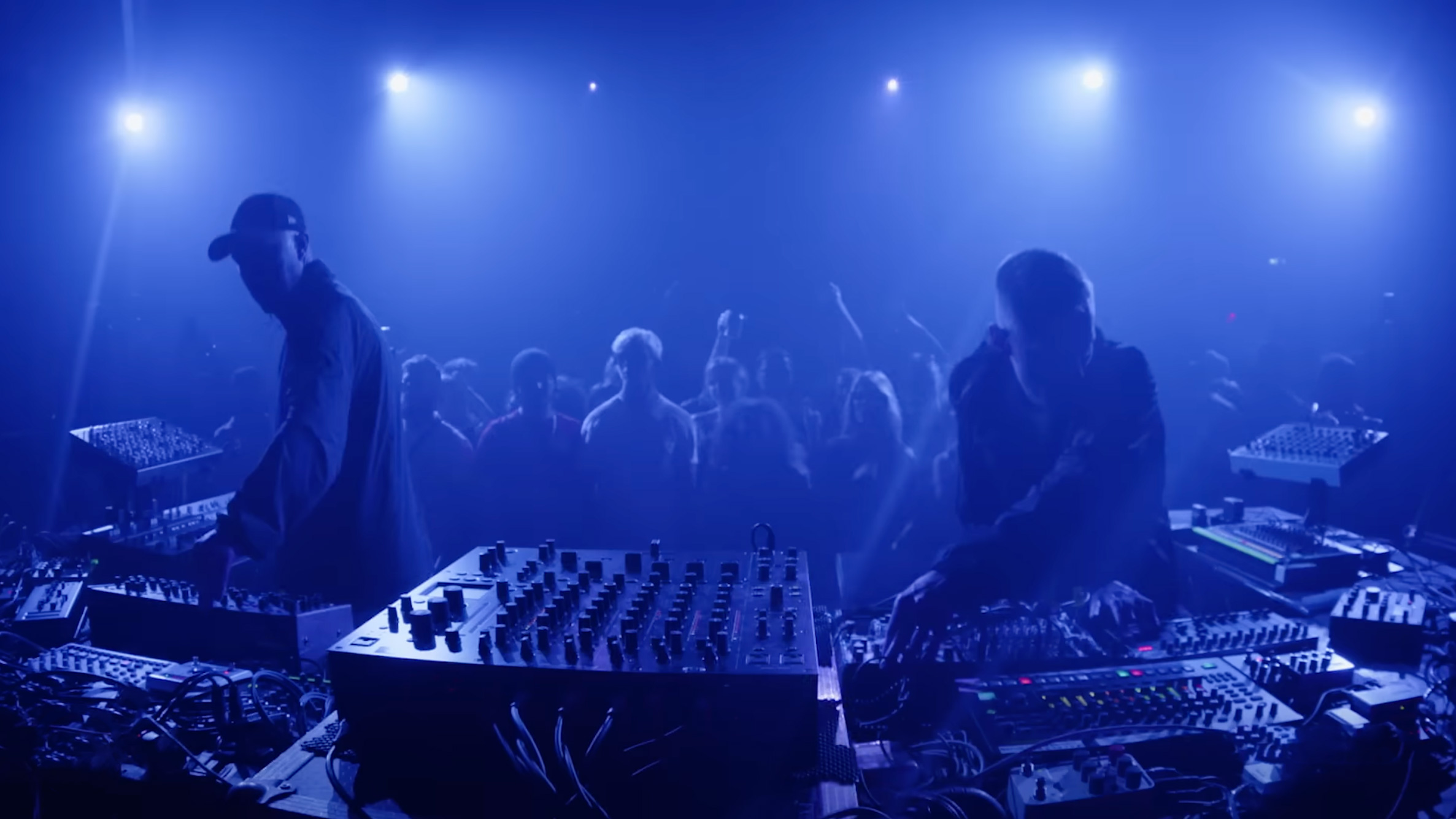 Az Overmono a Boiler Roomban is bemutatta, miért tudnak generációkon ...