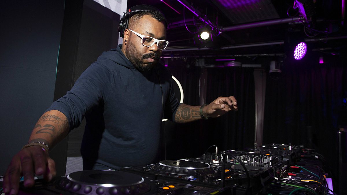 Derrick Carter își vinde studioul | Electronic Beats Romania